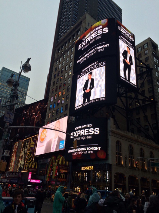Robin Thicke Performs at the Express Grand Opening In Times Square ...